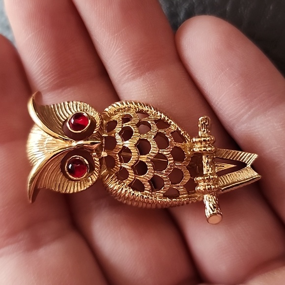 Avon | Jewelry | Vtg Avon Brooch | Poshmark